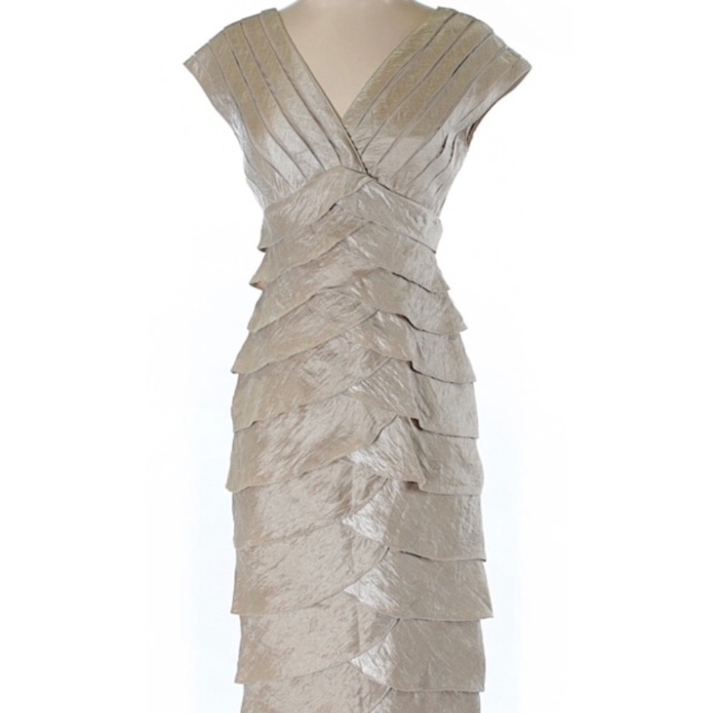 Cache Cocktail Dress In Metallic Gold - Gem